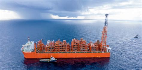 First Lng Carrier Lines Up For Soon To Start Up Coral Sul Flng Unit