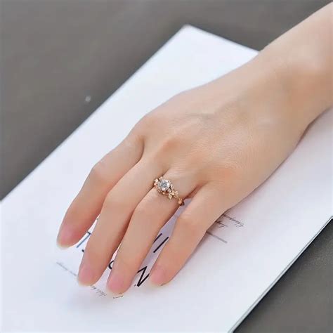 우아한 1캐럿 라운드 컷 모이사나이트 약혼 반지 925 스털링 실버 그녀를 위한 완벽한 발렌타인데이 선물 Temu