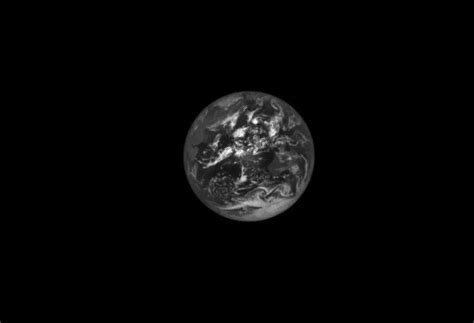 Nasa Εντυπωσιακές φωτογραφίες της Γης και της Σελήνης από
