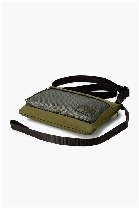 Paul Smith폴스미스 스트라이프 패치 나일론 크로스바디백 Sivillage 에스아이빌리지