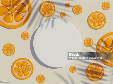 3d는 여름 배경이 있는 야자수 잎의 그림자가 있는 제품을 모형화하고 전시하기 위한 흰색 빈 실린더 프레임의 평면도를 렌더링합니다 0명에 대한 스톡 사진 및 기타 이미지