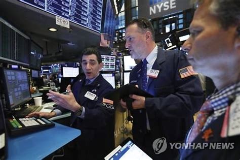 미·중 무역전쟁 불안에 뉴욕증시 다우지수 선물 300p 넘게 곤두박질 아주경제