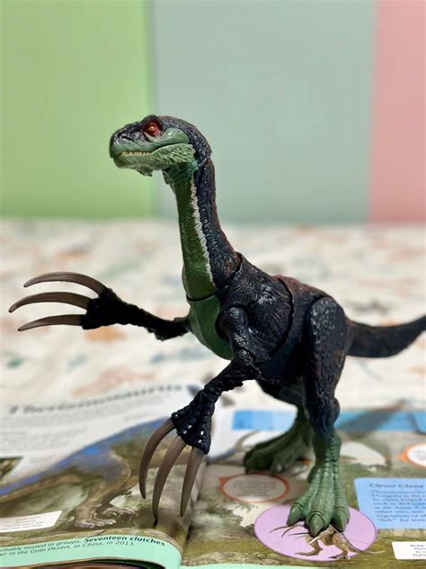 Jurassic World Therizinosaurus Dinosaurs Hobbies And Toys Toys