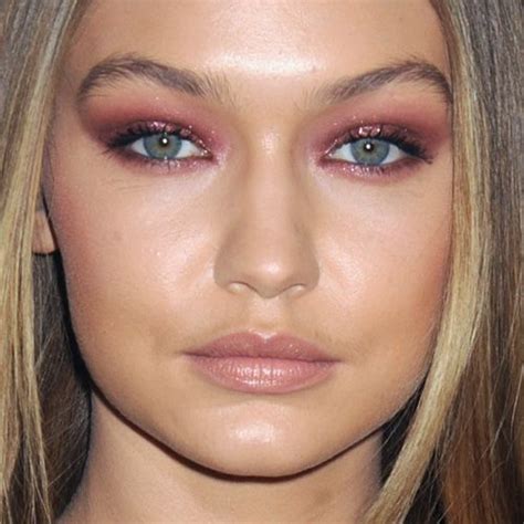 Gigi Hadid Makeup Black Eyeshadow Pink Eyeshadow Nude Lipstick Artofit