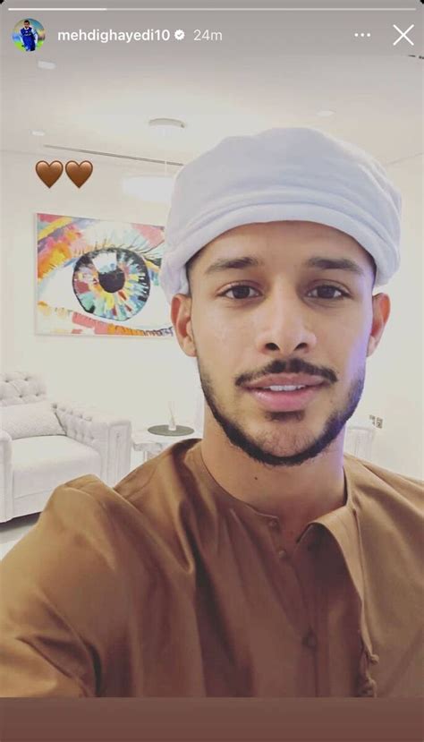 مهدی قایدی مهاجم تیم اتحاد کلبا با لباس عربی و عمامه یک استوری منتشر کرد طرفداری