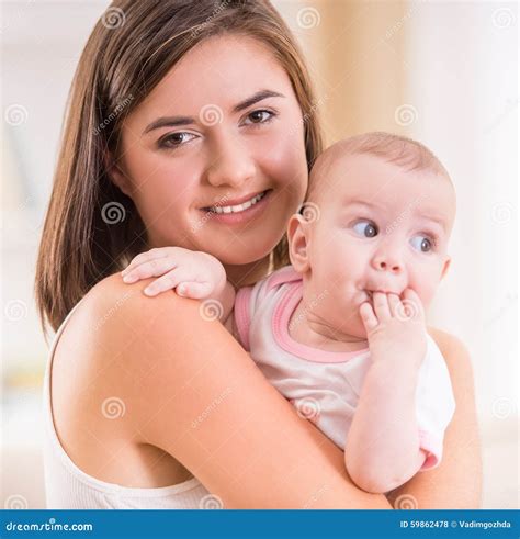 Mamma E Bambino Fotografia Stock Immagine Di Infanzia 59862478