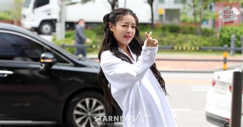 영상]유빈 신나는 출근길
