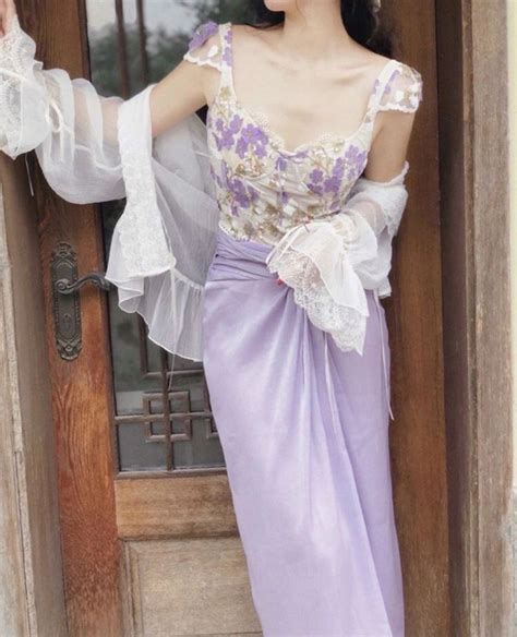 Pin By Mia Mia Smith On Pasteegos Ethereal Outfits Outfits Floral