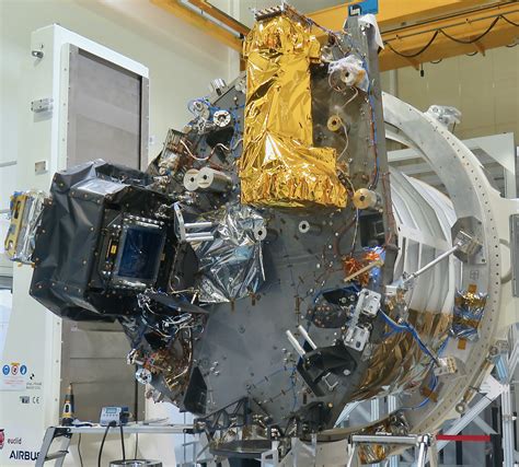 Esa The Vis And Nisp Instruments On Euclid S Payload Module