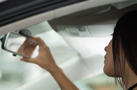 This Is How You Adjust And Use Your Mirrors Properly