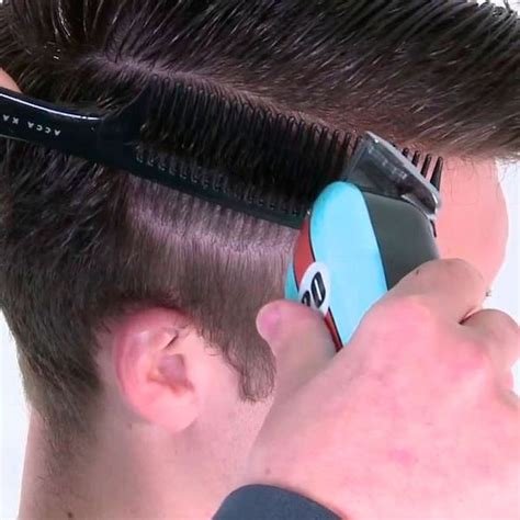 Мужская стрижка машинкой под насадки в Москве в Dozari на Тверской