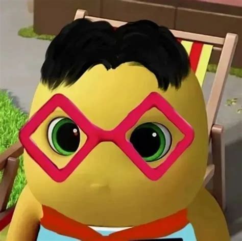 戴着超萌红框眼镜的卡通角色，可爱又有趣 搞笑斗图表情包表情包图片动图 求表情网 斗图从此不求人