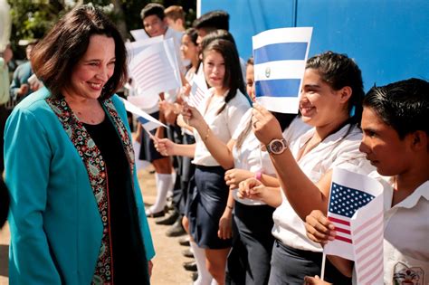 Quién Es Jean Elizabeth Manes La Nominada Embajadora De Estados Unidos