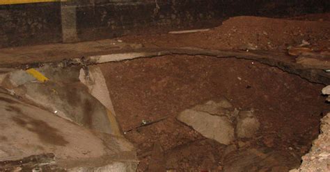 G1 Moradores Sofrem Com Crateras Abertas Em Prédio No Centro De Sp
