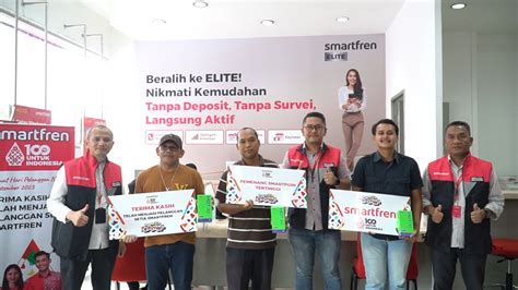 Hari Pelanggan Nasional Smartfren Berikan Smartphone Kepada Pelanggan Setia Di Medan