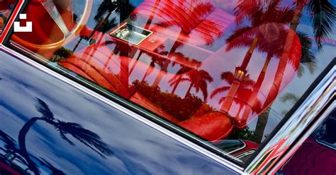 빨간색과 파란색 조명이있는 파란색 자동차 사진 Unsplash의 무료 팜 비치 이미지