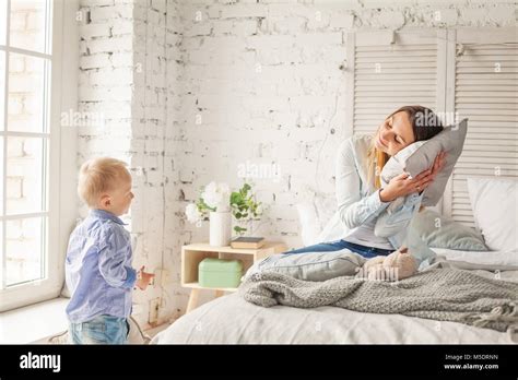 Mother Son Bed Sleep Hi Res Stock Photography And Images Alamy