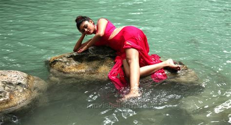 Oviya In Sandamarutham Latest Hot Photos Actress Hot Gallery