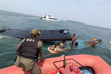 Detik Detik Penyelamatan Penumpang Kapal Karam Di Kepulauan Seribu