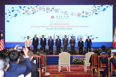 សម្ដេចតេជោ៖ ទោះសេដ្ឋកិច្ចអាស៊ានទើបងើបឡើងបានបន្តិច តែនៅមានភាពផុសស្រួយបែកខ្ញែកគ្នា Leading Real