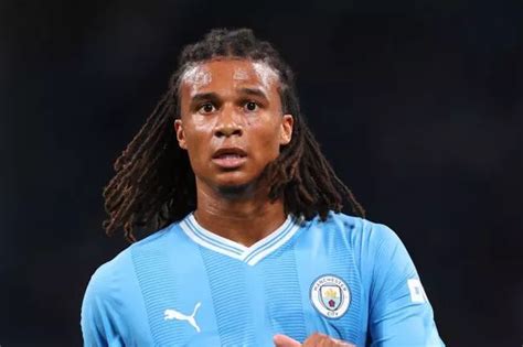 Nathan Ake Signs New Man City Contract Manchester Evening News