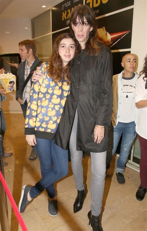 חברות גם בבית עלמה זק וליאת הר לב מבלות