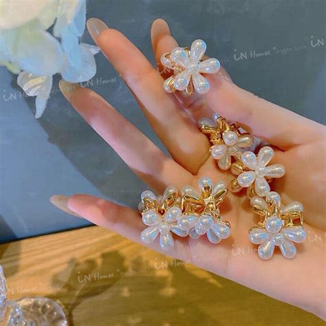 In House🇹🇼現貨 韓版 新娘 花朵 髮夾 可愛 劉海夾 時尚 迷你 小抓夾 鯊魚夾 雙面 珍珠 抓夾 露天市集 全台最大的