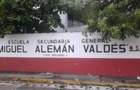 Cobran cuotas escolares en secundaria de Veracruz pese a disposición de
