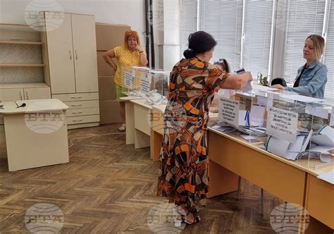При 100 обработени секционни протоколи от изборите за Народно събрание