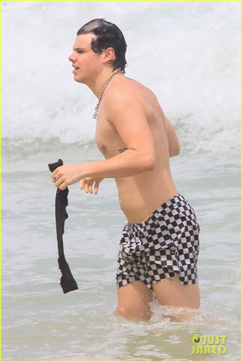 Yungblud Enjoys Beach Day And Time With Girlfriend Jesse Jo Stark Amid