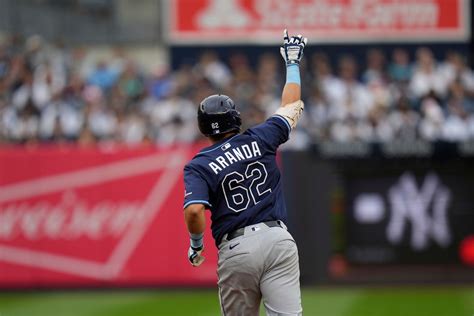 Aranda Homers Drives In 3 Runs As Rays Offense Awakens In 7 5 Win