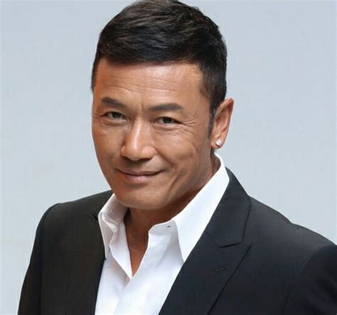 60岁苗侨伟晒与27岁 情人”合照，画面温馨，网友：人生赢家魅力