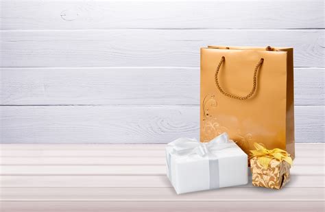 結婚式の引き出物とは？品数と相場、持ち込む際の注意点を解説 トキハナmagazine