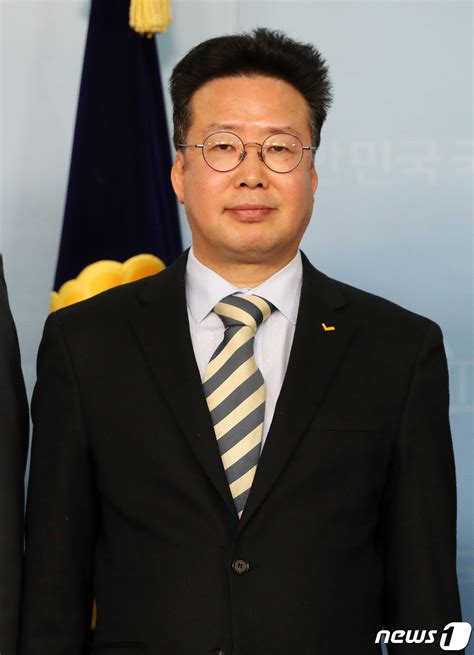출마선언하는 이성재 위원장
