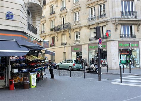 Rue Lamarck 2 de la rue du Chevalier de La Barre à la rue
