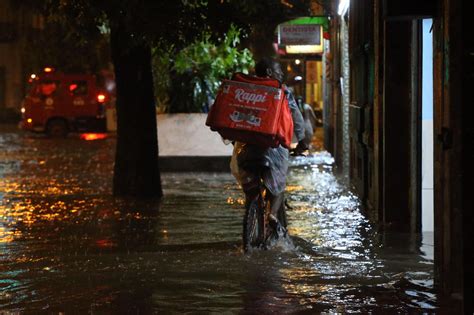 No dia mais quente do ano chuvas fortes deixam Rio em estágio de atenção