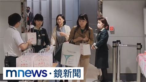 擦撞泰航延誤返台 長榮送伴手禮安撫情緒｜鏡新聞 Youtube