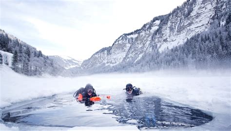 Plongée sous glace au lac de Montriond Savoie Mont Blanc Savoie et
