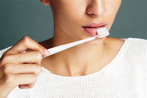 TIPS Ini 5 Petua Untuk Menyerikan Kembali Bibir Anda Menjadi Warna