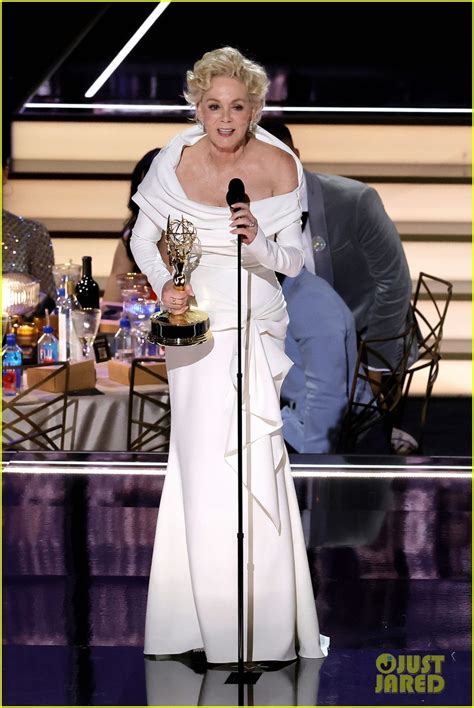 Jean Smart Wins At Emmys 2022 Hilariously Calls Out Fellow Nominee