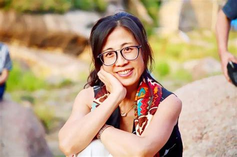 最美教师 爱岗敬业 潜心耕耘 尹爱玲 搜狐大视野 搜狐新闻