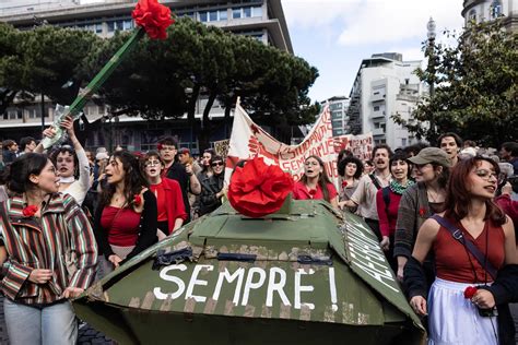 Como Viveu A Revolução Iniciativa Antes Durante E Depois De Abril
