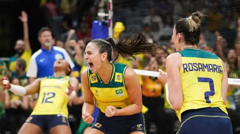 Seleção feminina de vôlei vence Estados Unidos e quebra tabu de cinco
