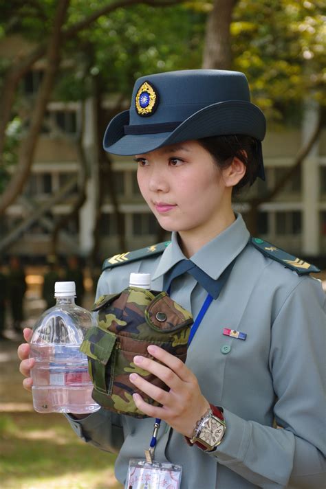 海陸正妹酒店女！脫下軍服換禮服「人生最快樂的時光」 趣味新聞 Plus28 Powered By Discuz