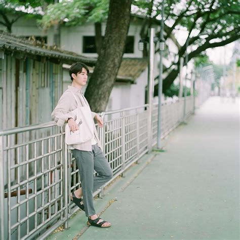 Jiratchapong Srisangs Feet