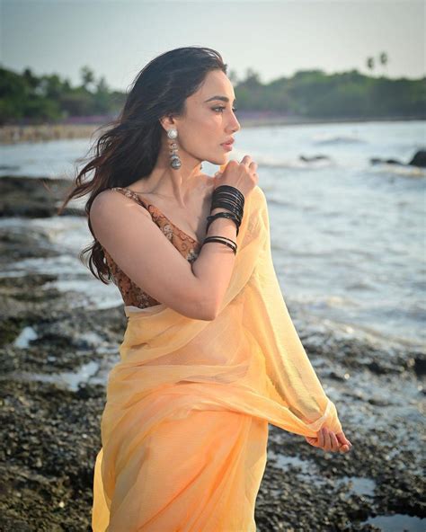 Details More Than 164 Stylish Girl Poses For Photoshoot Latest