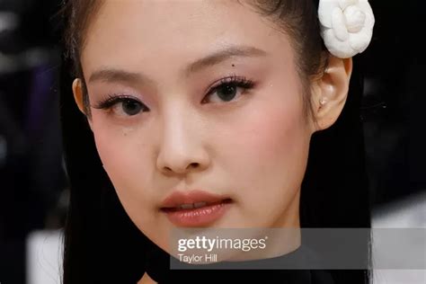 Tampil Di Met Gala Bekas Luka Di Wajah Jennie Blackpink Dibahas Knetz