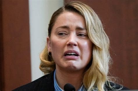 Amber Heard Johnny Depp mi ispezionò con le dita per cercare la droga