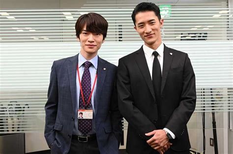 Snow Man・深澤辰哉and岩本照、クールなスーツ姿が爆イケ！「今日からヒットマン」最終回で夢の共演 Okmusic