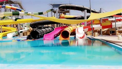 لاكويفا البحر الميت أضخم مدينة ألعاب مائية بالمملكة